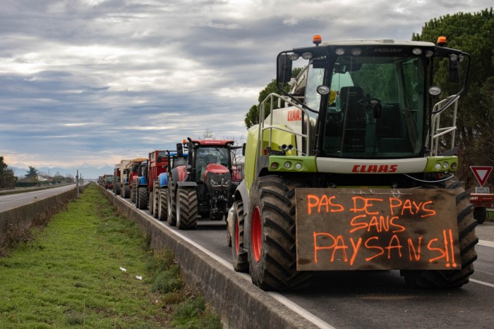Manifestations : une agricultrice meurt sur un barrage routier | OnePlanete
