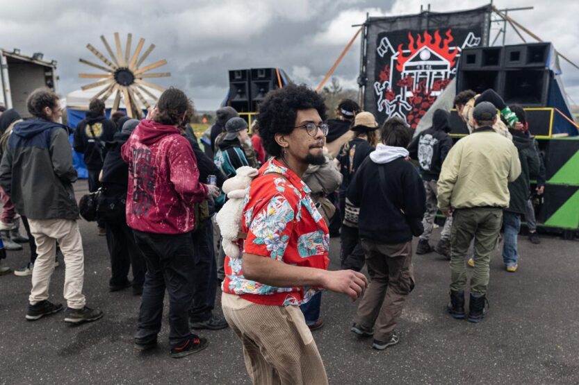 Une rave party rassemble plus de 6.000 personnes en Bretagne | OnePlanete