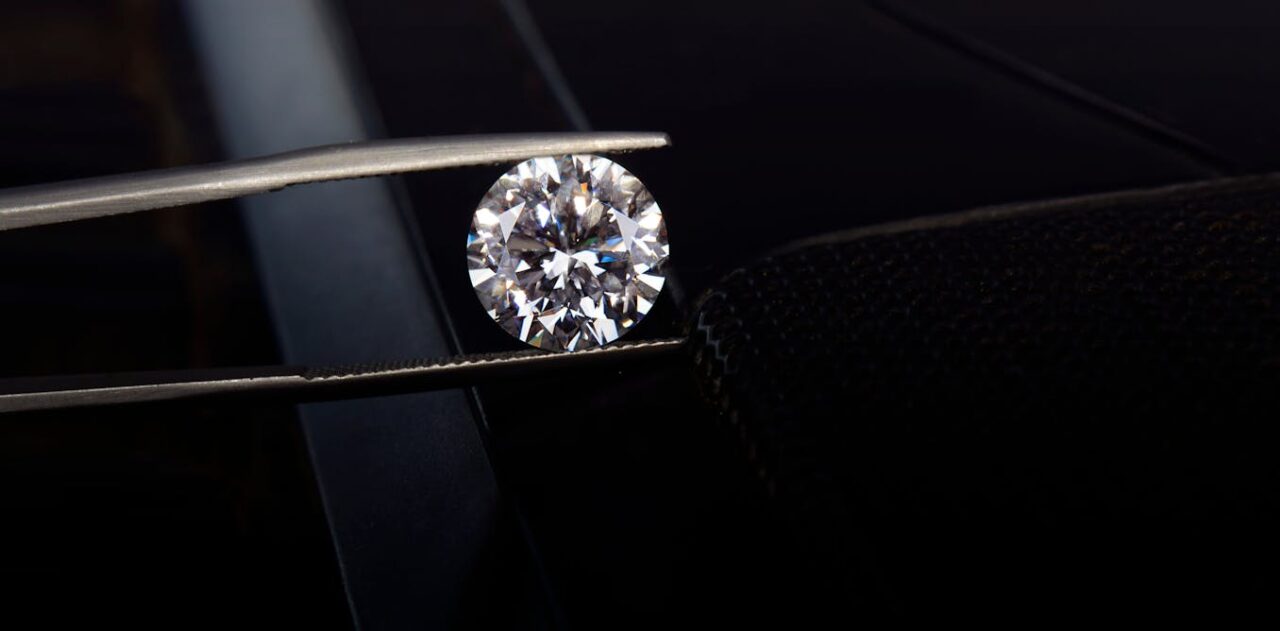 Le joaillier Courbet mise sur les diamants de synthèse et la RSE pour ...
