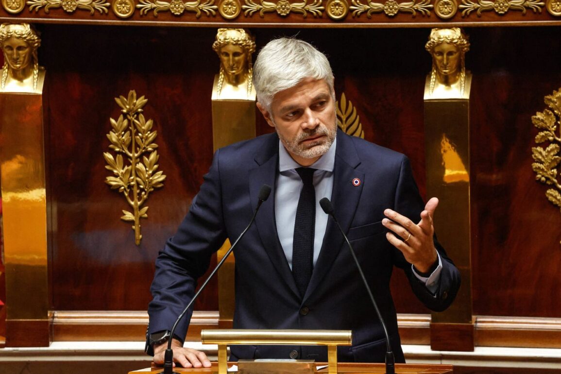 Immigration : Wauquiez signe une pétition de Philippe de Villiers pour ...