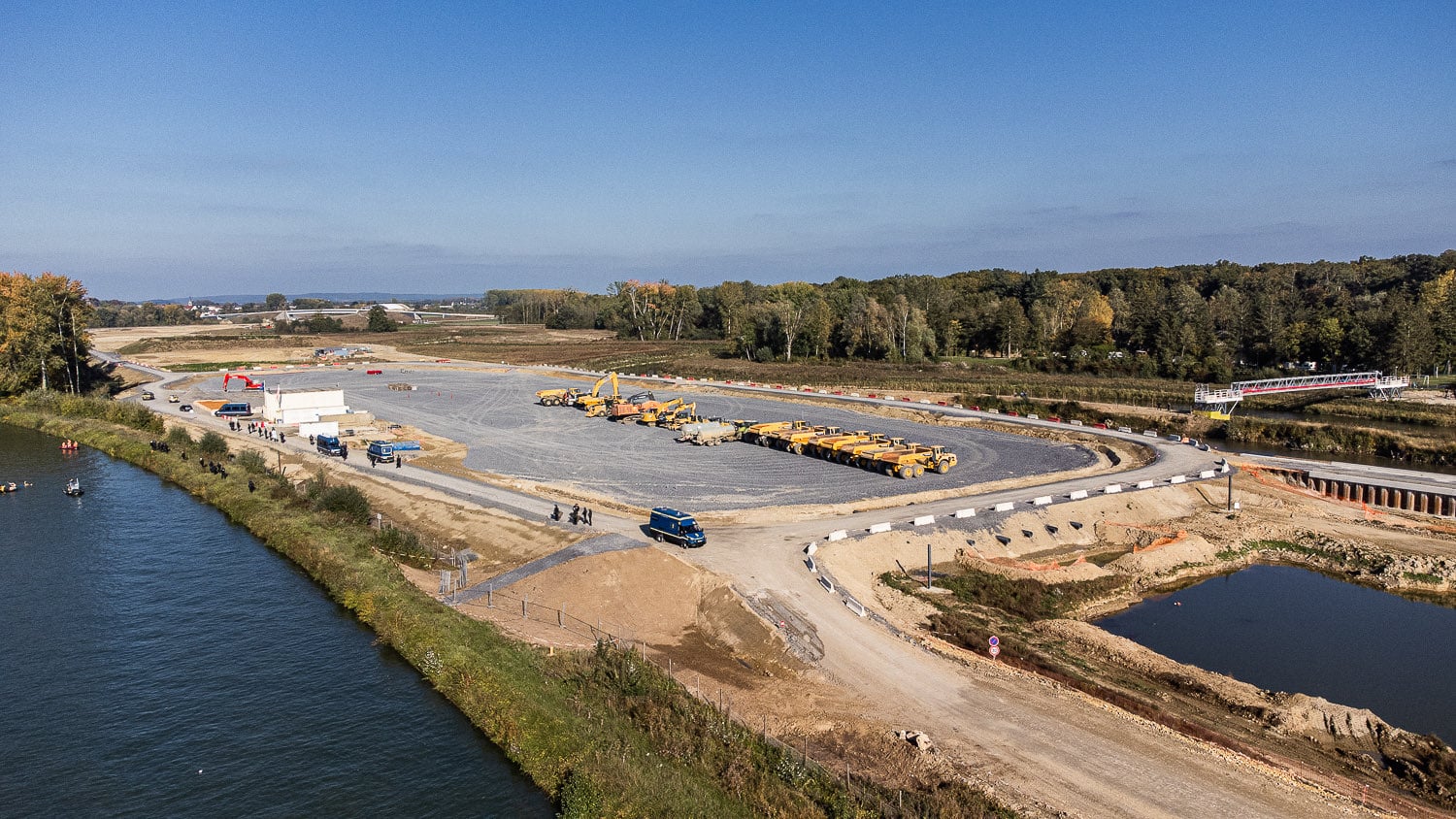 2000 personnes s’opposent au méga-canal Seine-Nord d’un coût de 8 ...