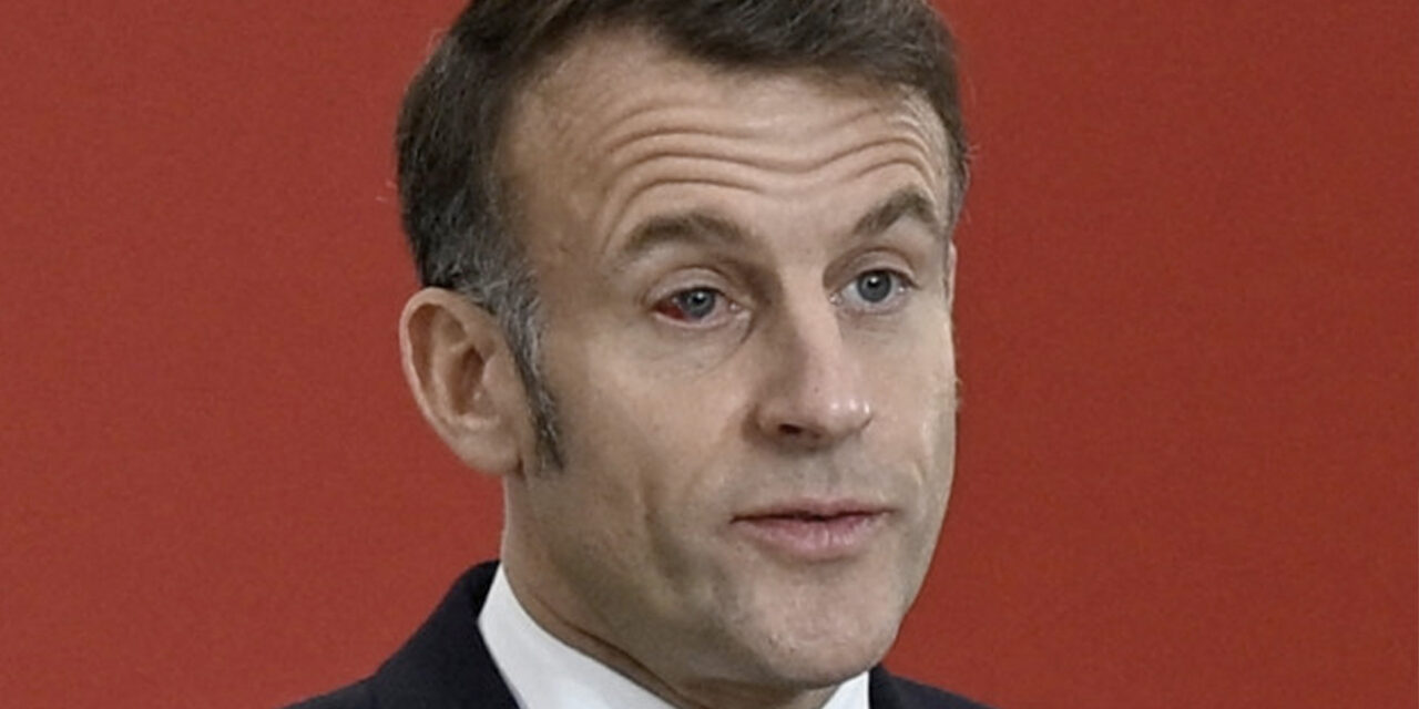 Macron n’a qu’un œil : comment le Président instrumentalise son ...